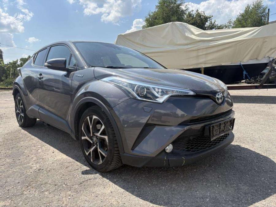 Pelēks Toyota C-HR 2018 Radviliškis, ar dzinēja tilpumu 1.80 L un nobraukumu 127 tūkst. km par 11350 €, foto 3 vietnē AUTOMOTO.COM.LV