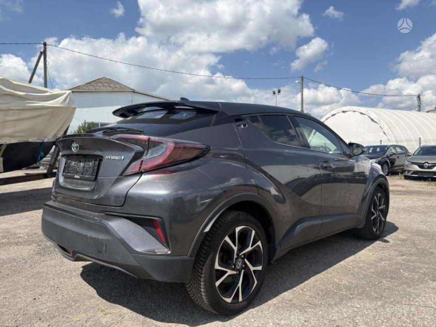 Pelēks Toyota C-HR 2018 Radviliškis, ar dzinēja tilpumu 1.80 L un nobraukumu 127 tūkst. km par 11350 €, foto 4 vietnē AUTOMOTO.COM.LV