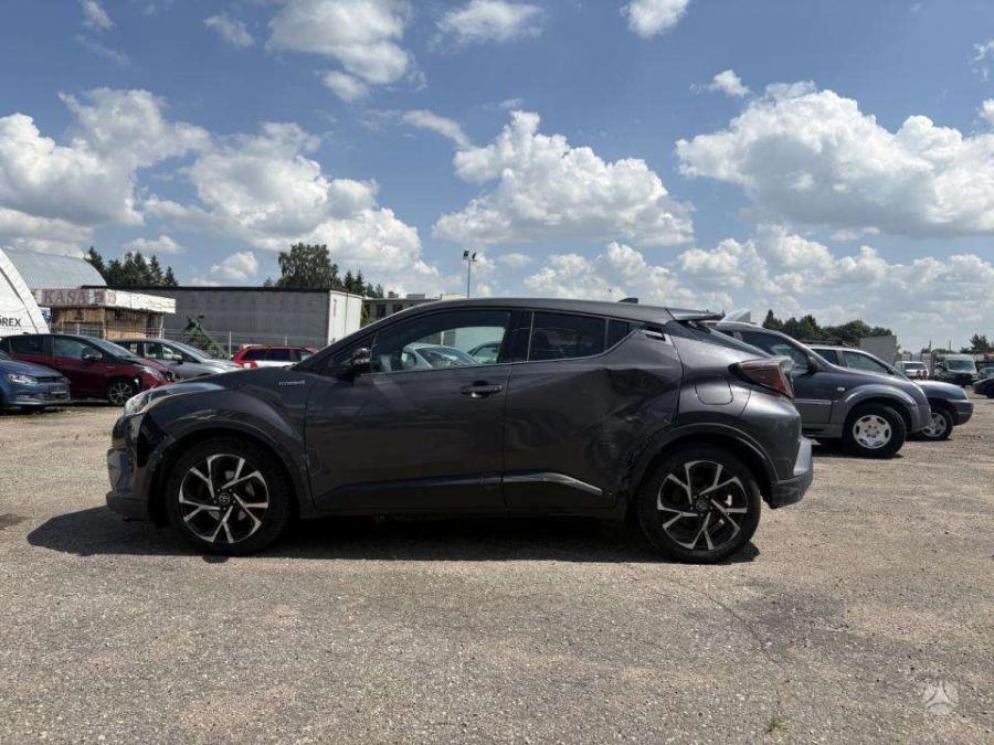 Pelēks Toyota C-HR 2018 Radviliškis, ar dzinēja tilpumu 1.80 L un nobraukumu 127 tūkst. km par 11350 €, foto 8 vietnē AUTOMOTO.COM.LV