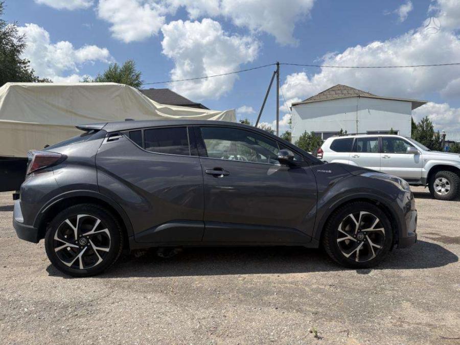 Pelēks Toyota C-HR 2018 Radviliškis, ar dzinēja tilpumu 1.80 L un nobraukumu 127 tūkst. km par 11350 €, foto 9 vietnē AUTOMOTO.COM.LV