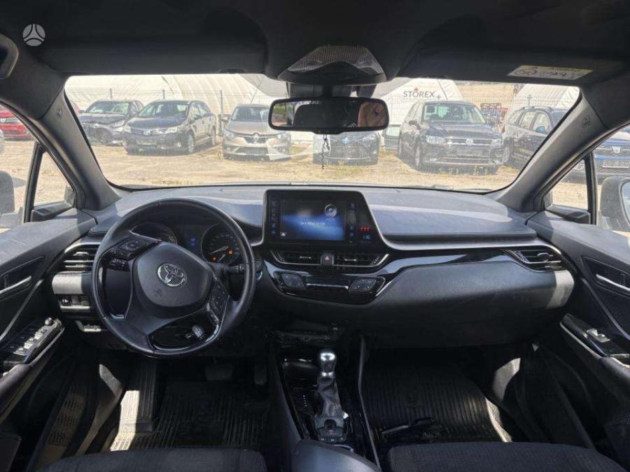 Pelēks Toyota C-HR 2018 Radviliškis, ar dzinēja tilpumu 1.80 L un nobraukumu 127 tūkst. km par 11350 €, foto 14 vietnē AUTOMOTO.COM.LV