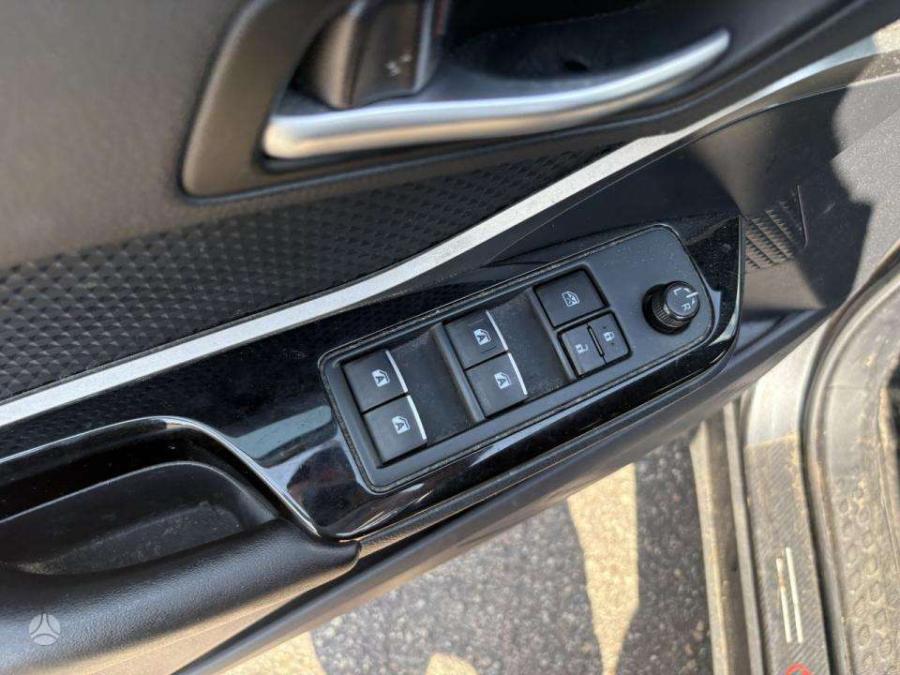 Pelēks Toyota C-HR 2018 Radviliškis, ar dzinēja tilpumu 1.80 L un nobraukumu 127 tūkst. km par 11350 €, foto 15 vietnē AUTOMOTO.COM.LV