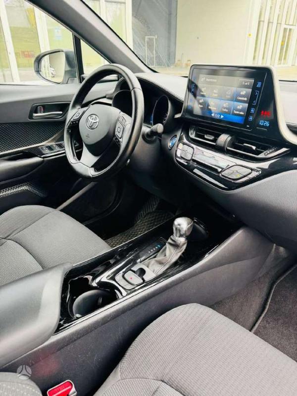Pelēks Toyota C-HR 2019 Viļņa, ar dzinēja tilpumu 1.80 L un nobraukumu 86 tūkst. km par 18350 €, foto 11 vietnē AUTOMOTO.COM.LV