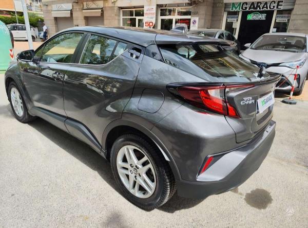 Grey Toyota C-HR 2022 in Vilnius, with an engine capacity of 1.80 L and mileage of 113 thousand km for 16999 €, photo 3 on AUTOMOTO.COM.LV