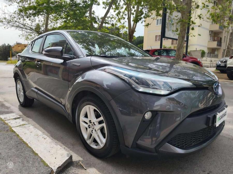 Серый Тойота C-HR 2022 в Вильнюс, объемом двигателя 1.80 л и пробегом 113 тыс. км за 16999 €, фото 5 на AUTOMOTO.COM.LV