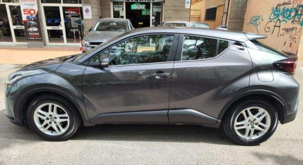 Grey Toyota C-HR 2022 in Vilnius, with an engine capacity of 1.80 L and mileage of 113 thousand km for 16999 €, photo 6 on AUTOMOTO.COM.LV