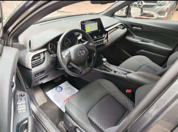 Grey Toyota C-HR 2022 in Vilnius, with an engine capacity of 1.80 L and mileage of 113 thousand km for 16999 €, photo 9 on AUTOMOTO.COM.LV