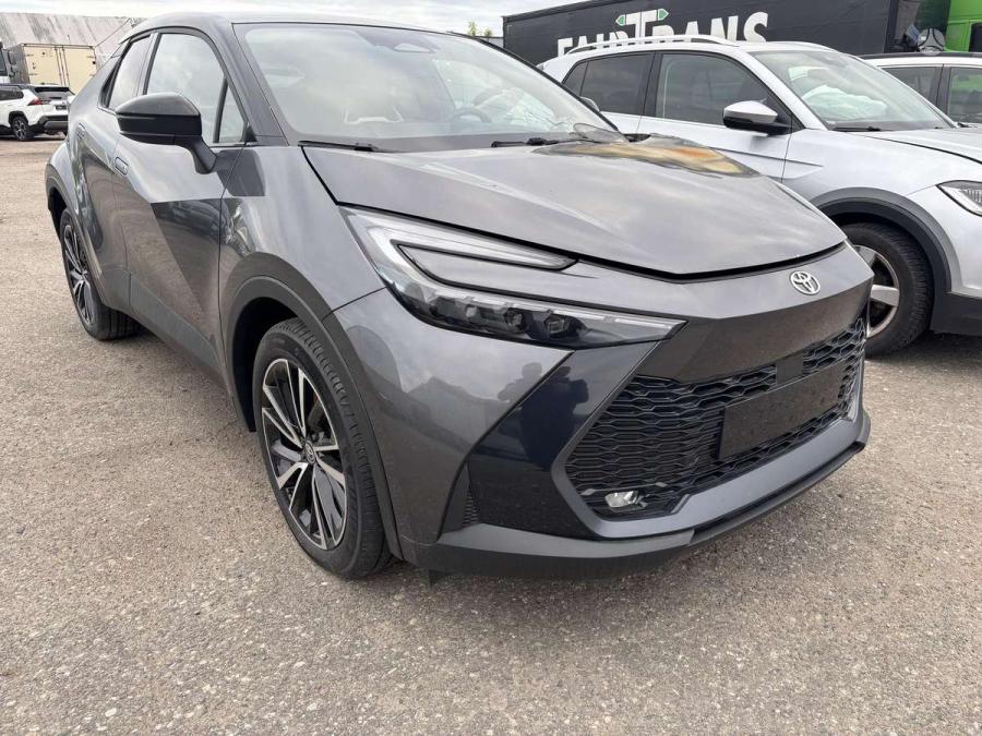 Pelēks Toyota C-HR 2025 Panevēža, ar dzinēja tilpumu 2.00 L un nobraukumu 6 tūkst. km par 17900 €, foto 1 vietnē AUTOMOTO.COM.LV