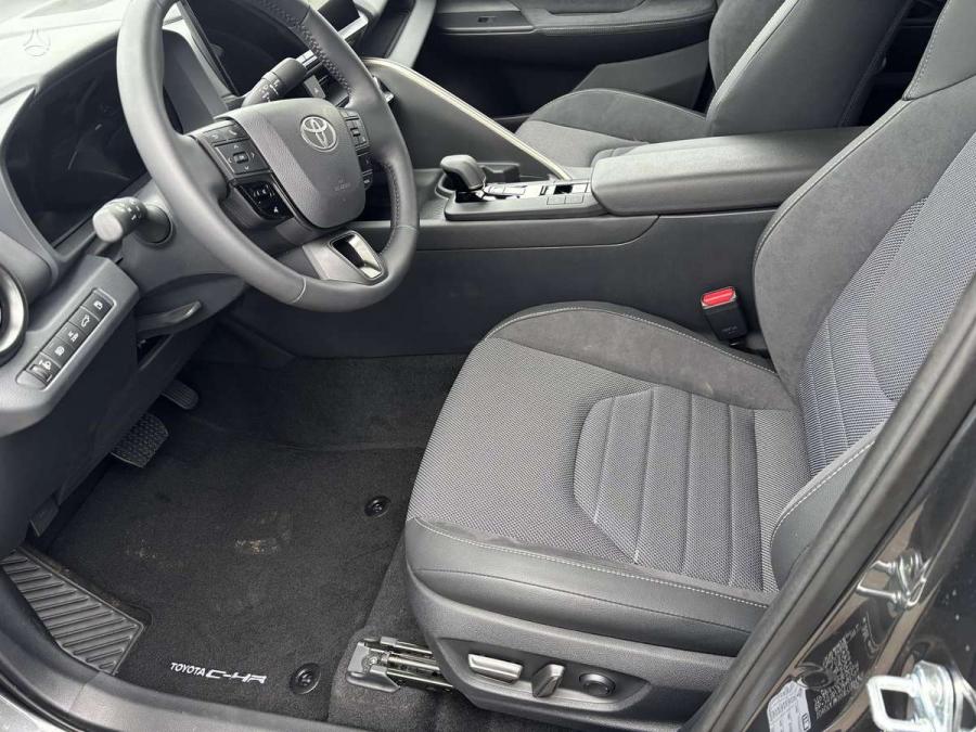 Pelēks Toyota C-HR 2025 Panevēža, ar dzinēja tilpumu 2.00 L un nobraukumu 6 tūkst. km par 17900 €, foto 11 vietnē AUTOMOTO.COM.LV