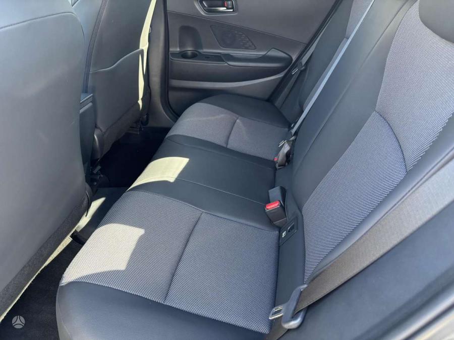 Pelēks Toyota C-HR 2025 Panevēža, ar dzinēja tilpumu 2.00 L un nobraukumu 6 tūkst. km par 17900 €, foto 13 vietnē AUTOMOTO.COM.LV