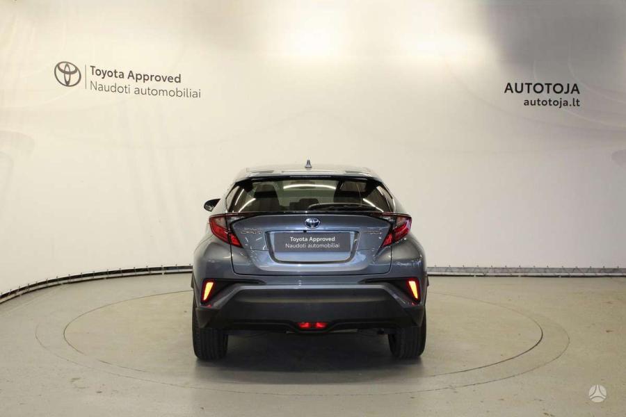 Grey Toyota C-HR 2021 in Kaunas, with an engine capacity of 1.80 L and mileage of 78 thousand km for 21900 €, photo 5 on AUTOMOTO.COM.LV