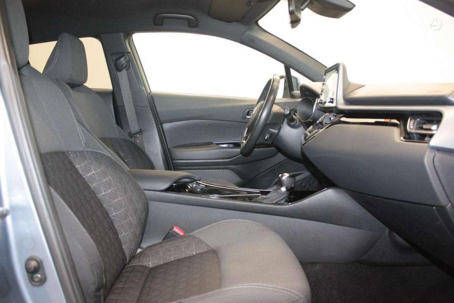 Grey Toyota C-HR 2021 in Kaunas, with an engine capacity of 1.80 L and mileage of 78 thousand km for 21900 €, photo 7 on AUTOMOTO.COM.LV