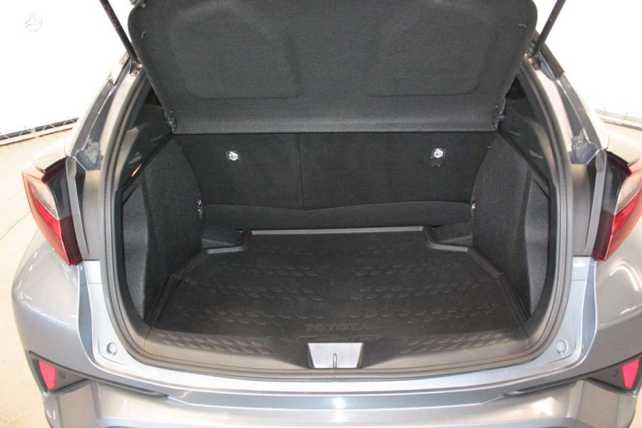 Grey Toyota C-HR 2021 in Kaunas, with an engine capacity of 1.80 L and mileage of 78 thousand km for 21900 €, photo 11 on AUTOMOTO.COM.LV
