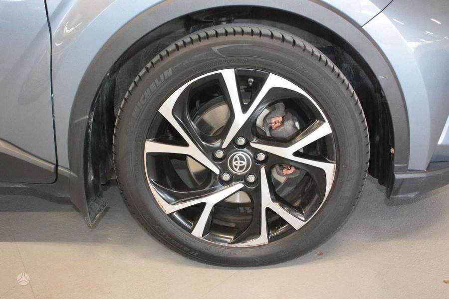 Grey Toyota C-HR 2021 in Kaunas, with an engine capacity of 1.80 L and mileage of 78 thousand km for 21900 €, photo 16 on AUTOMOTO.COM.LV