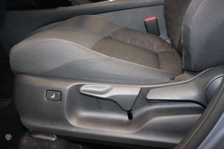 Grey Toyota C-HR 2021 in Kaunas, with an engine capacity of 1.80 L and mileage of 78 thousand km for 21900 €, photo 22 on AUTOMOTO.COM.LV