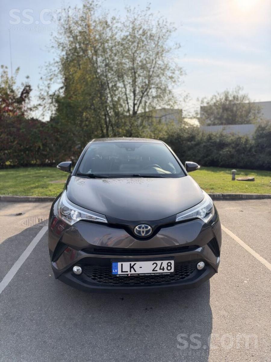 Pelēks Toyota C-HR 2018 Rīga, ar dzinēja tilpumu 1.80 L un nobraukumu 116 tūkst. km par 15500 €, foto 3 vietnē AUTOMOTO.COM.LV