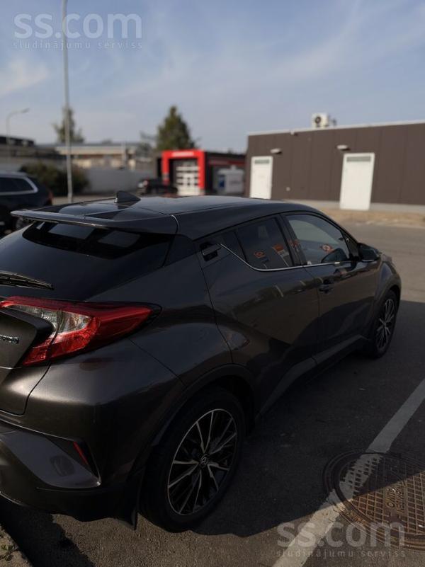 Pelēks Toyota C-HR 2018 Rīga, ar dzinēja tilpumu 1.80 L un nobraukumu 116 tūkst. km par 15500 €, foto 5 vietnē AUTOMOTO.COM.LV