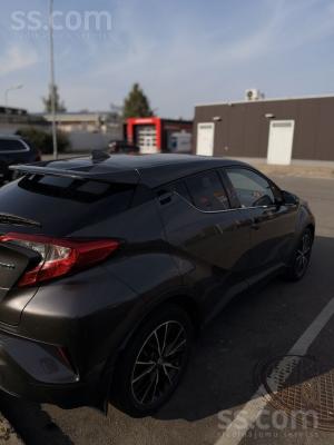 Pelēks Toyota C-HR 2018 Rīga, ar dzinēja tilpumu 1.80 L un nobraukumu 116 tūkst. km par 15500 €, foto 5 vietnē AUTOMOTO.COM.LV