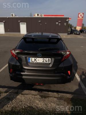 Pelēks Toyota C-HR 2018 Rīga, ar dzinēja tilpumu 1.80 L un nobraukumu 116 tūkst. km par 15500 €, foto 6 vietnē AUTOMOTO.COM.LV