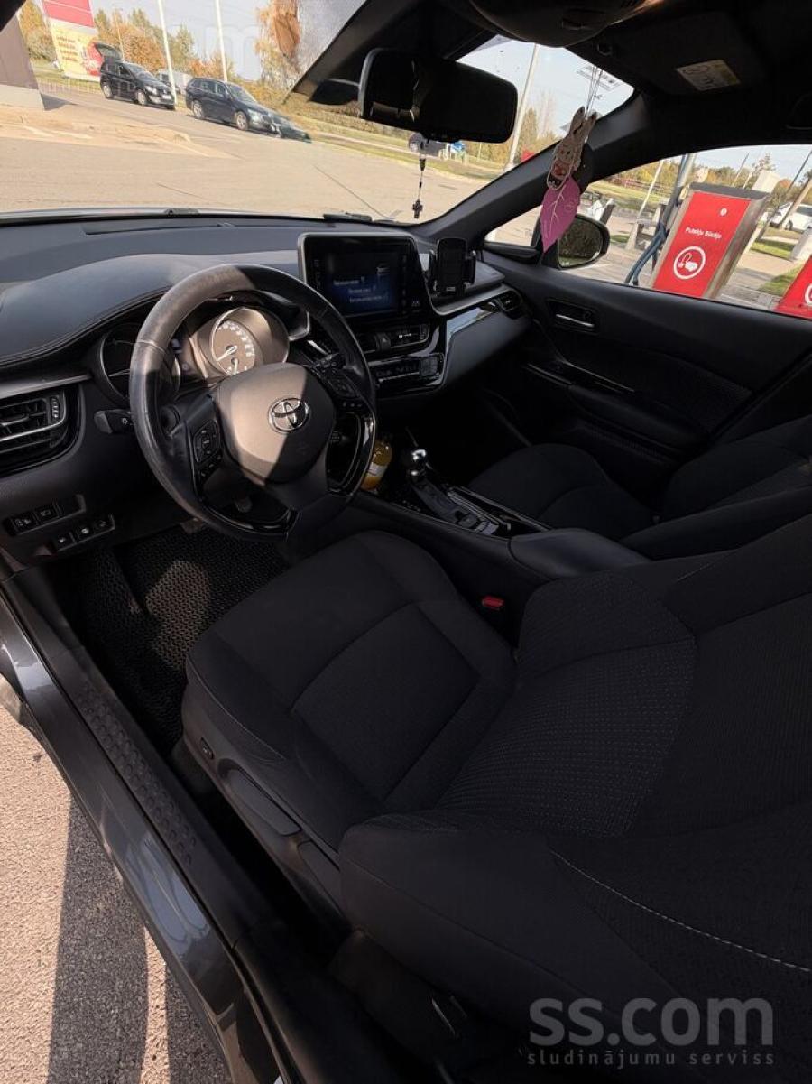 Pelēks Toyota C-HR 2018 Rīga, ar dzinēja tilpumu 1.80 L un nobraukumu 116 tūkst. km par 15500 €, foto 9 vietnē AUTOMOTO.COM.LV