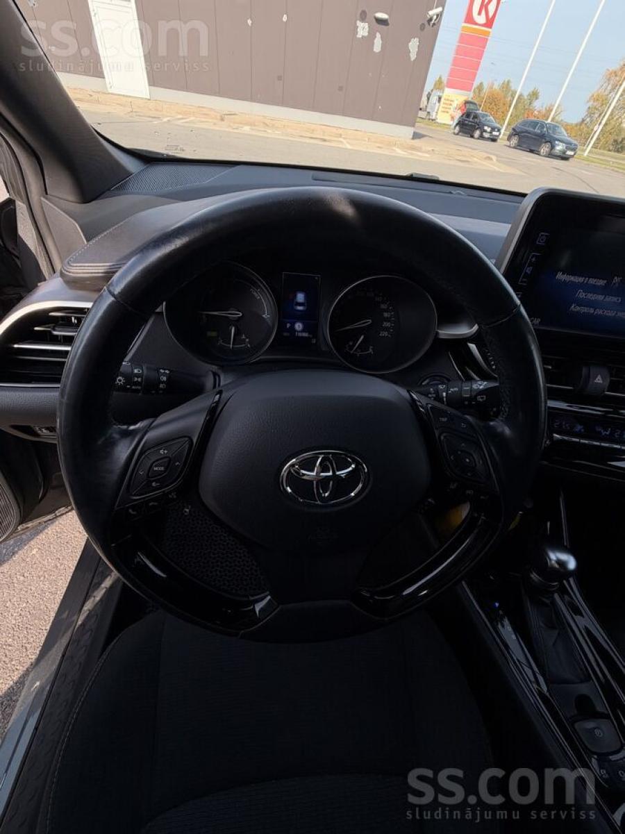 Pelēks Toyota C-HR 2018 Rīga, ar dzinēja tilpumu 1.80 L un nobraukumu 116 tūkst. km par 15500 €, foto 10 vietnē AUTOMOTO.COM.LV