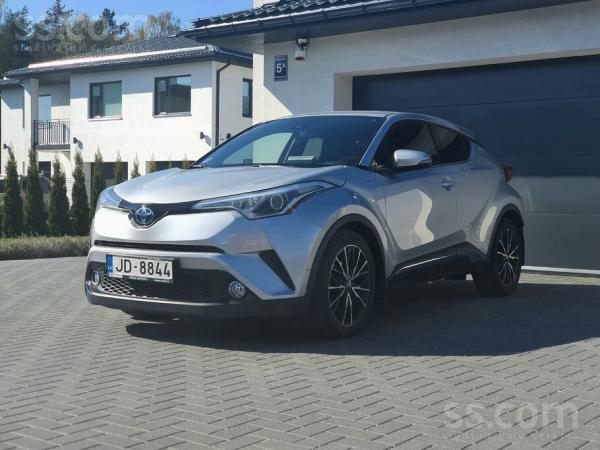 Toyota C-HR 2017 in Riga, with an engine capacity of 1.80 L and mileage of 152 thousand km for 15000 €, photo 2 on AUTOMOTO.COM.LV