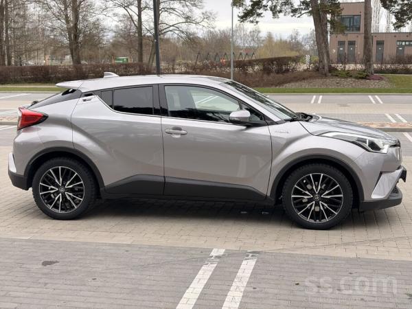 Тойота C-HR 2017 в Вентспилс, объемом двигателя 1.80 л и пробегом 232 тыс. км за 13400 €, фото 4 на AUTOMOTO.COM.LV