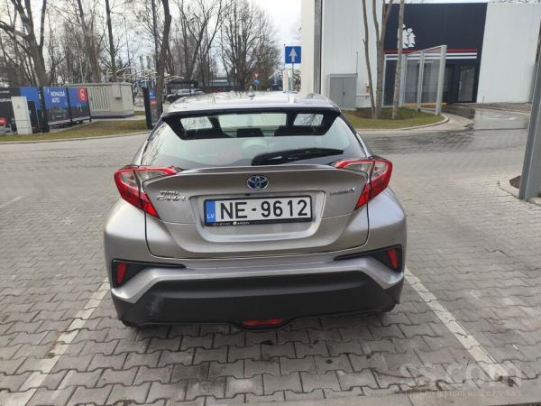 Toyota C-HR 2018 in Riga, with an engine capacity of 1.80 L and mileage of 113 thousand km for 16490 €, photo 4 on AUTOMOTO.COM.LV