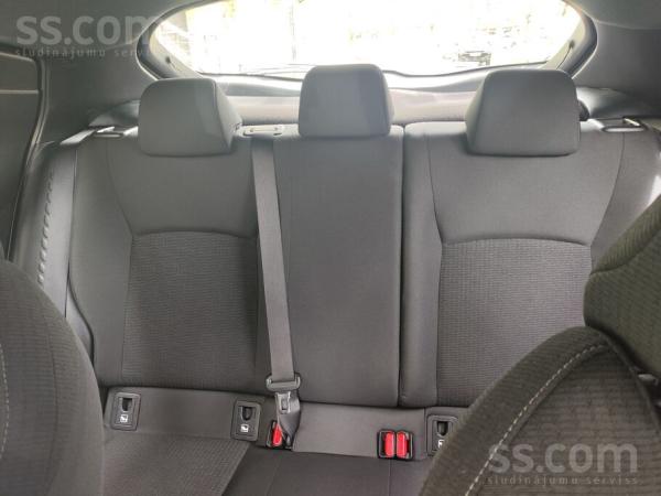 Toyota C-HR 2018 in Riga, with an engine capacity of 1.80 L and mileage of 113 thousand km for 16490 €, photo 6 on AUTOMOTO.COM.LV