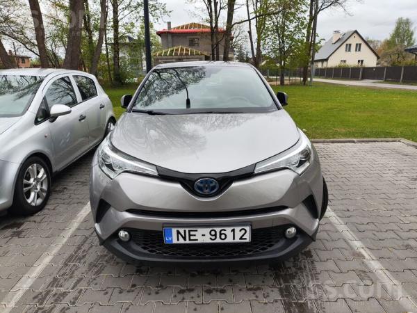 Toyota C-HR 2018 in Riga, with an engine capacity of 1.80 L and mileage of 113 thousand km for 15990 €, photo 3 on AUTOMOTO.COM.LV