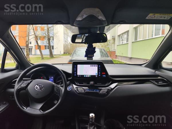 Toyota C-HR 2018 in Riga, with an engine capacity of 1.80 L and mileage of 113 thousand km for 15990 €, photo 7 on AUTOMOTO.COM.LV
