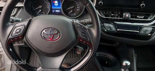 Toyota C-HR 2021 in Tallinn, with an engine capacity of 1.80 L and mileage of 158 thousand km for 18700 €, photo 8 on AUTOMOTO.COM.LV