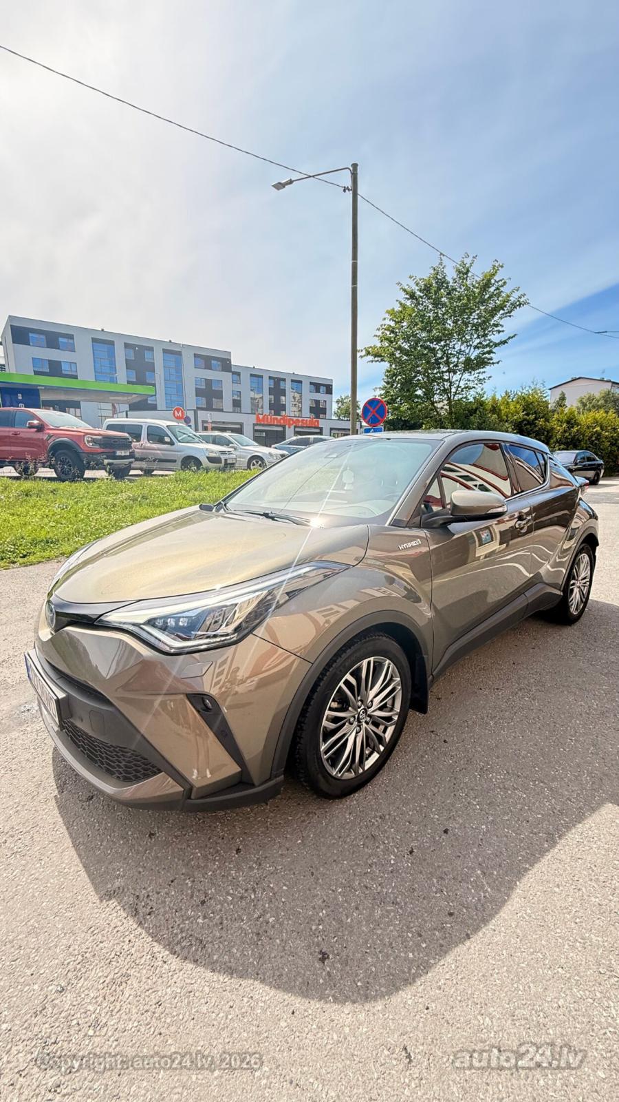 Toyota C-HR 2022 in Tallinn, with an engine capacity of 1.80 L and mileage of 55 thousand km for 24600 €, photo 1 on AUTOMOTO.COM.LV