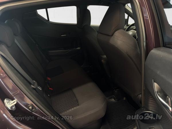 Toyota C-HR 2022 in Tartu, with an engine capacity of 1.80 L and mileage of 48 thousand km for 21490 €, photo 7 on AUTOMOTO.COM.LV