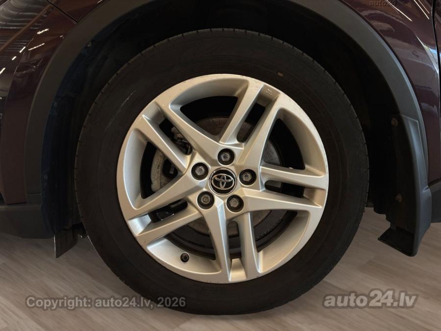 Toyota C-HR 2022 Tartu, ar dzinēja tilpumu 1.80 L un nobraukumu 48 tūkst. km par 21490 €, foto 16 vietnē AUTOMOTO.COM.LV