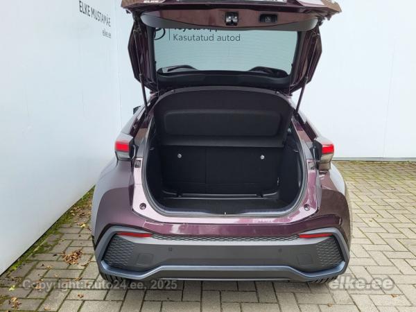Toyota C-HR 2024 Tallina, ar dzinēja tilpumu 1.80 L un nobraukumu 18 tūkst. km par 30995 €, foto 11 vietnē AUTOMOTO.COM.LV