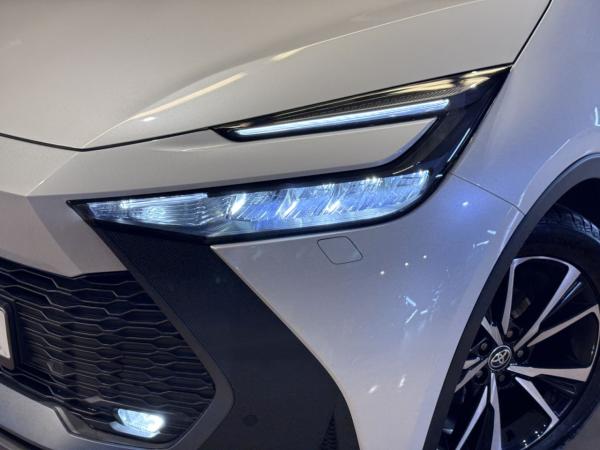 Toyota C-HR 2024 in Vilnius, with an engine capacity of 1.80 L and mileage of 45 thousand km for 26500 €, photo 4 on AUTOMOTO.COM.LV