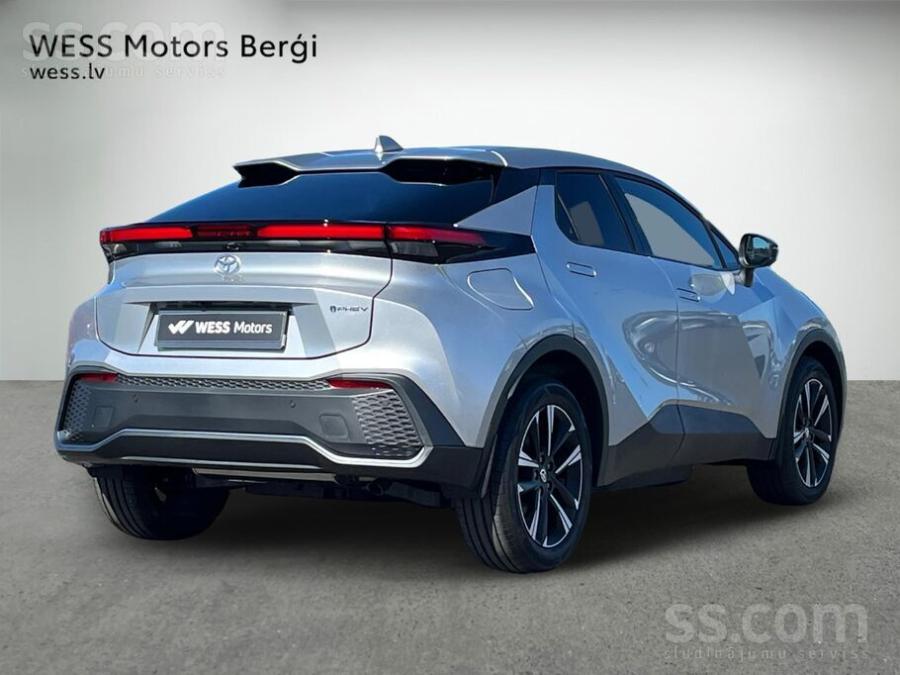 Toyota C-HR 2026 in Riga, with an engine capacity of 2.00 L and mileage of 10 thousand km for 42990 €, photo 3 on AUTOMOTO.COM.LV