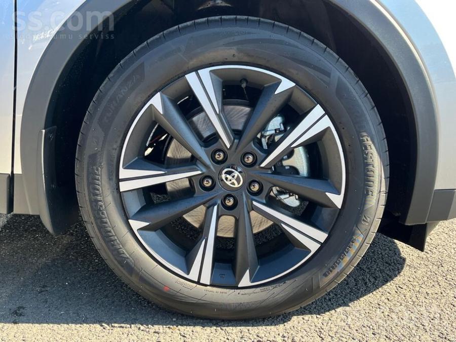 Toyota C-HR 2026 in Riga, with an engine capacity of 2.00 L and mileage of 10 thousand km for 42990 €, photo 24 on AUTOMOTO.COM.LV