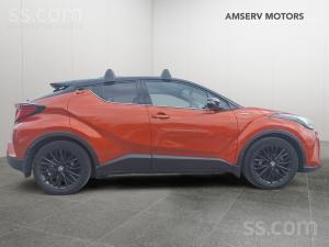 Orange Toyota C-HR 2020 in Riga, with an engine capacity of 2.00 L and mileage of 85 thousand km for 22200 €, photo 8 on AUTOMOTO.COM.LV
