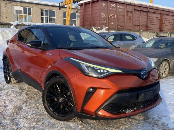 Orange Toyota C-HR 2020 in Vilnius, with an engine capacity of 1.99 L and mileage of 142 thousand km for 20300 €, photo 5 on AUTOMOTO.COM.LV