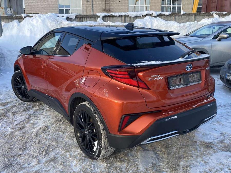 Orange Toyota C-HR 2020 in Vilnius, with an engine capacity of 1.99 L and mileage of 142 thousand km for 20300 €, photo 12 on AUTOMOTO.COM.LV