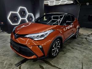 Orange Toyota C-HR 2020 in Mazeikiai, with an engine capacity of 1.80 L and mileage of 60 thousand km for 21900 €, photo  on AUTOMOTO.COM.LV