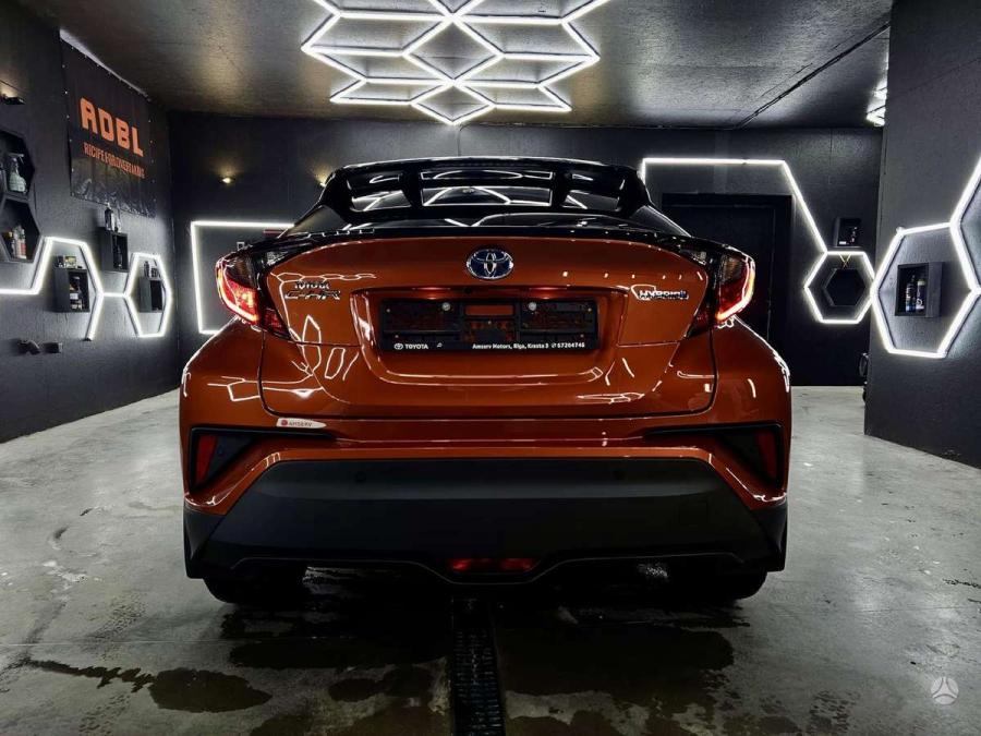 Oranžs Toyota C-HR 2020 Mažeikiai, ar dzinēja tilpumu 1.80 L un nobraukumu 60 tūkst. km par 21900 €, foto 5 vietnē AUTOMOTO.COM.LV