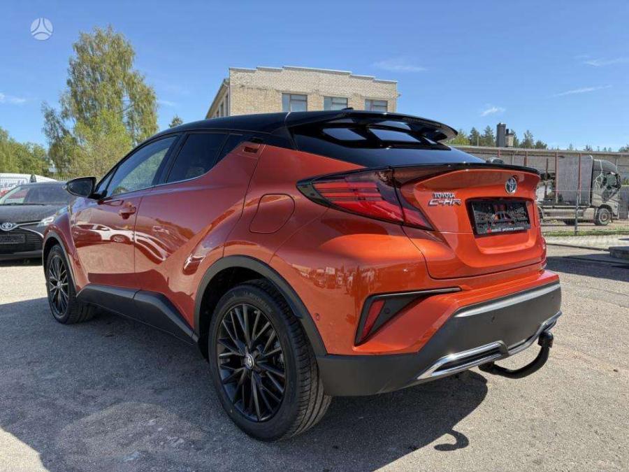 Orange Toyota C-HR 2020 in Radviliskis, with an engine capacity of 1.99 L and mileage of 62 thousand km for 20950 €, photo 5 on AUTOMOTO.COM.LV