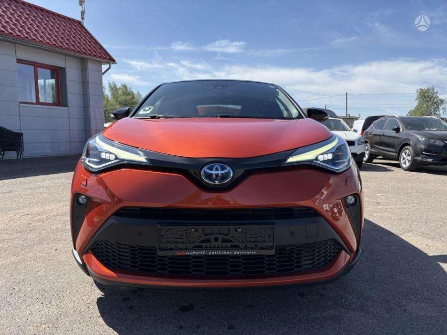 Orange Toyota C-HR 2020 in Radviliskis, with an engine capacity of 1.99 L and mileage of 62 thousand km for 20950 €, photo 6 on AUTOMOTO.COM.LV