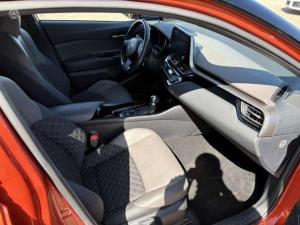 Orange Toyota C-HR 2020 in Radviliskis, with an engine capacity of 1.99 L and mileage of 62 thousand km for 20950 €, photo 10 on AUTOMOTO.COM.LV