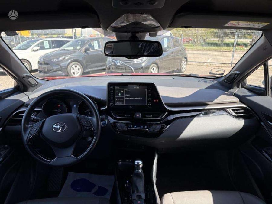 Orange Toyota C-HR 2020 in Radviliskis, with an engine capacity of 1.99 L and mileage of 62 thousand km for 20950 €, photo 12 on AUTOMOTO.COM.LV