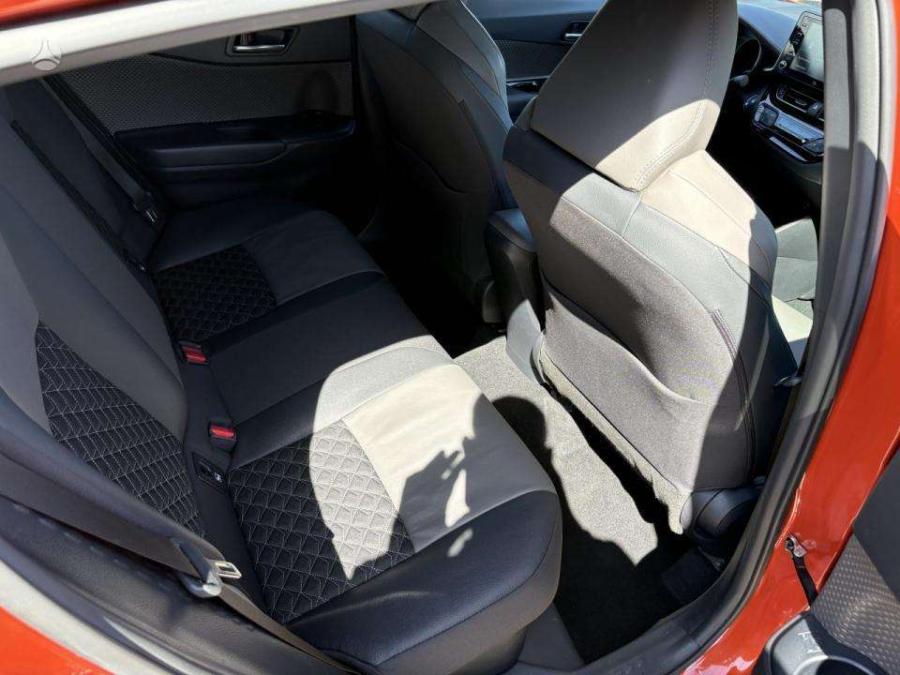 Orange Toyota C-HR 2020 in Radviliskis, with an engine capacity of 1.99 L and mileage of 62 thousand km for 20950 €, photo 13 on AUTOMOTO.COM.LV