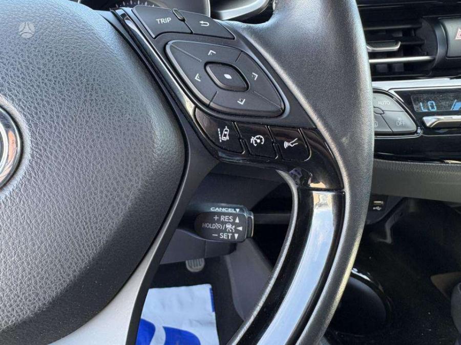 Orange Toyota C-HR 2020 in Radviliskis, with an engine capacity of 1.99 L and mileage of 62 thousand km for 20950 €, photo 24 on AUTOMOTO.COM.LV